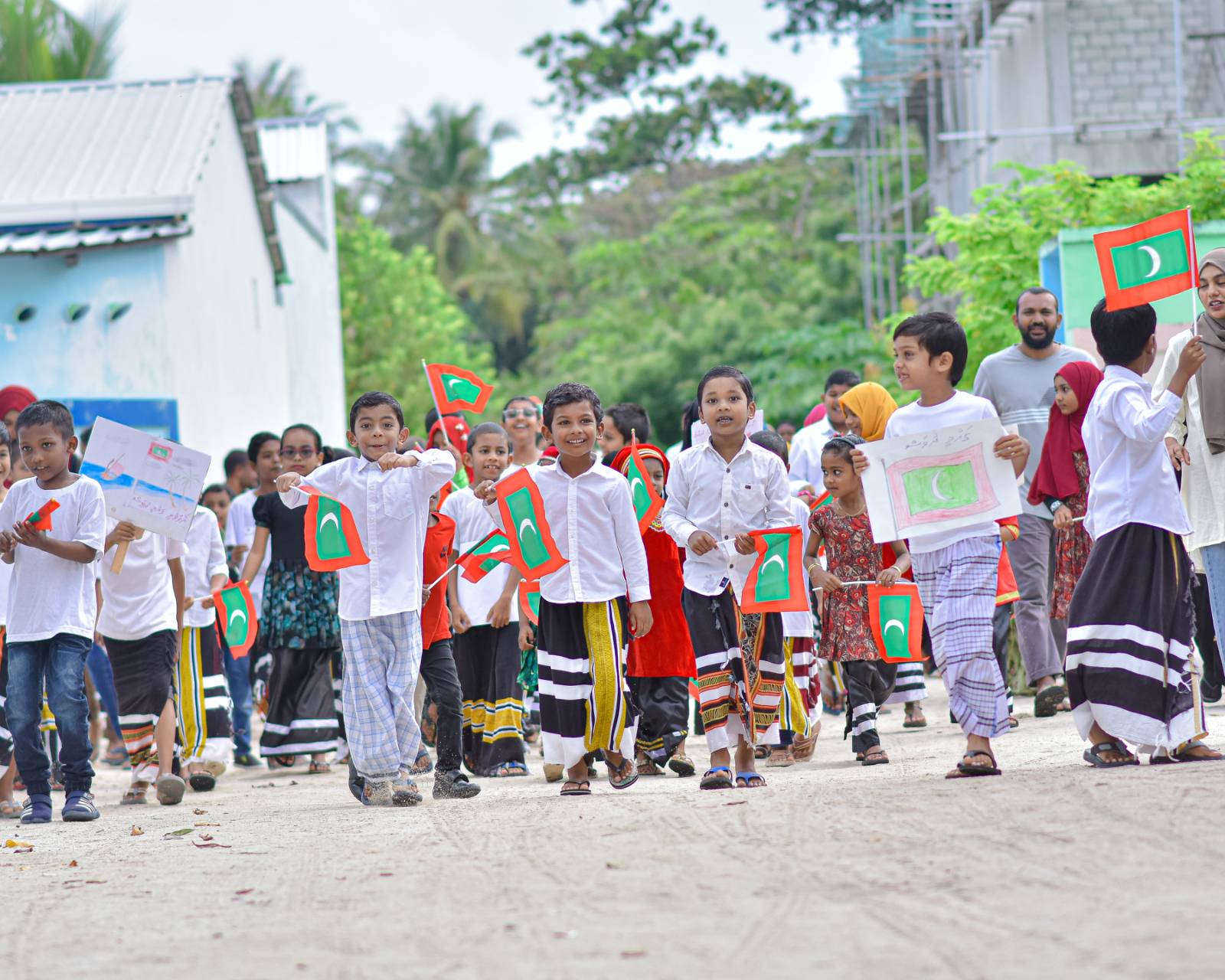 PHOTO: Qaumee dhuvas faahaga kurumah Fainu School in inthizaam kuri ...